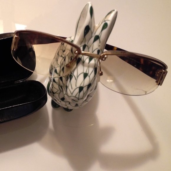 Gucci | Accessories | Gucci Tortoise Shell Sunglasses Wgold Accents ...